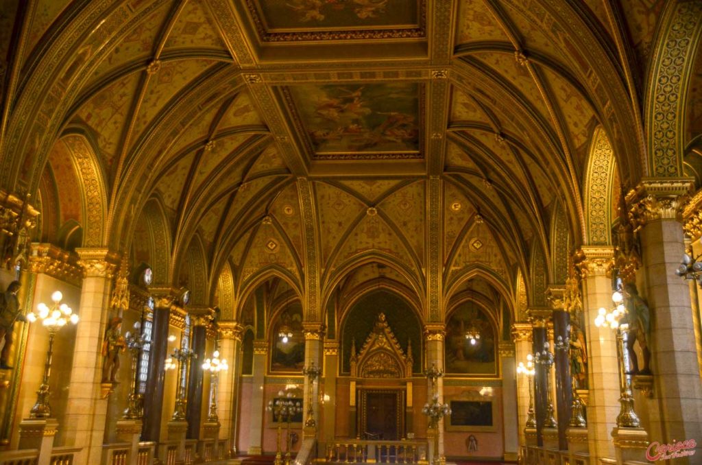 Como é a visita guiada ao Parlamento Húngaro em Budapeste